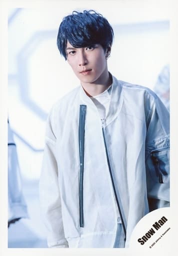 Snow Man / Ta Sho Watanabe / Above-the-knee ・ Costume white ・ Under both hands ・ Left facing ...