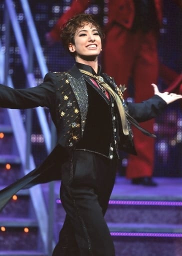 Takarazuka Revue (Hanagumi) / Rei Yuzuka / Live Photo / Knee-up / Costume Black / Right Facing ...