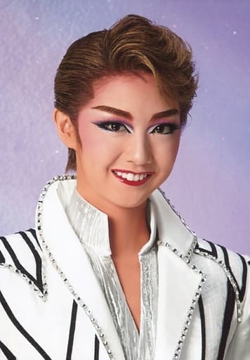 Takarazuka Revue (Star Troupe) / Reo Iroha / Bust Up / Background ...