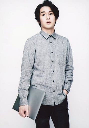 Official photo (male) / actor Shin Tamura / Above-the-knee, Costume ...