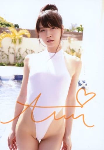 Official photo (female) / Gravure idol ☆ Aimi / with handwritten signature / Kneecap / Swimsuit ...