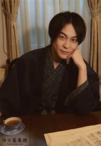 Official photo (male) / actor Yuki Fujiwara / upper body body / Costume ...
