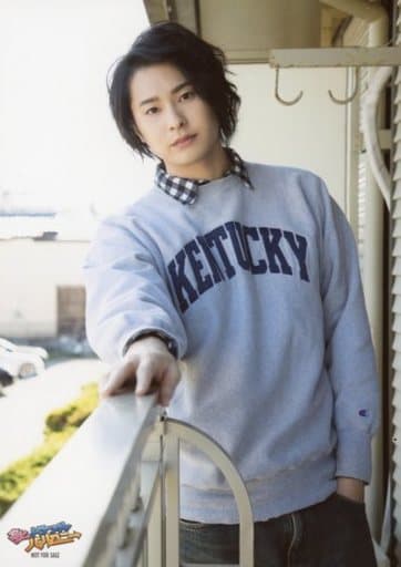 Official photo (male) / actor Ryo Hatakeyama (Motohiro Abe) / Above the Knee / Costume Gray ...