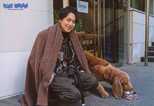 Takashi Utsumi / Landscape, Whole-body, Squat, Costume black, Towel ...