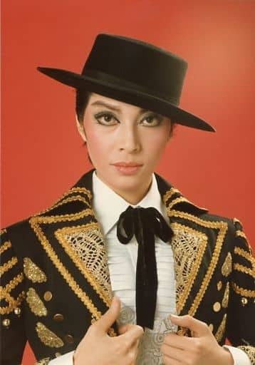 Official photo (female) / Takarazuka Revue (Yuki-gumi) / actress Takarazuka Revue (Yuki Gumi ...
