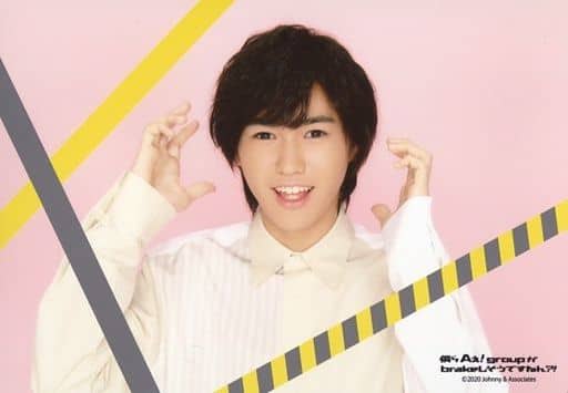 Lil Kansai / Okazaki 彪太郎 / Horizontal ・ Bust up ・ Costume yellow ・ Both hands lifted ...