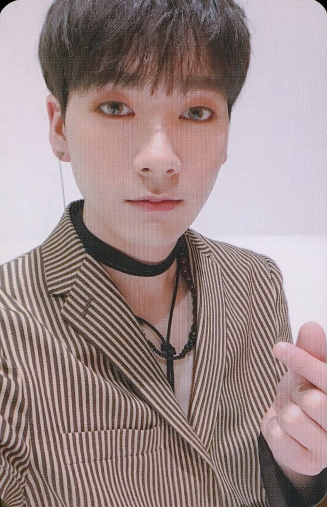 NU' EST W / ARON / CD "2nd Mini Album : WHO, YOU" (WHO Ver) enclosed privilege selfie photo card ...