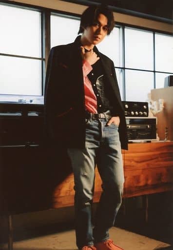 Official photo (male) / actor Shin Tamura / Whole Body / Costume Black ...