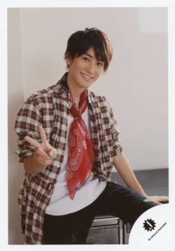 Ihi Jets / Ryo Hashimoto / knee-up, sitting, costume red, white, black, check pattern, bandana ...