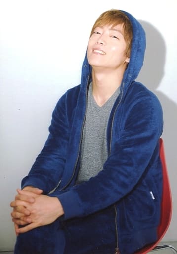 Official photo (male) / actor Daichi Yamaguchi / Above-the-knee, Blue ...