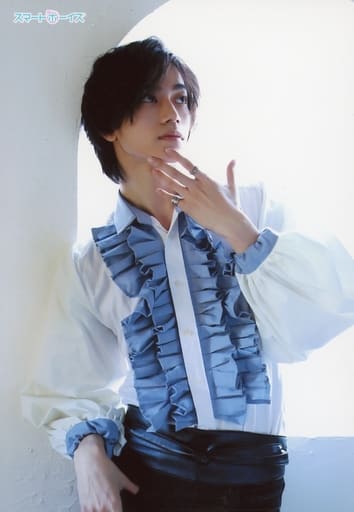 Official photo (male) / actor Kensuke Takahashi / KneeCap / Costume White / Light Blue / Frill ...