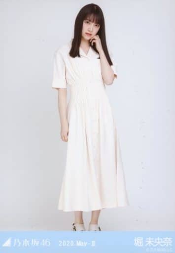 Official photo (Nogizaka46) / idol / Nogizaka46 Miona Hori / Whole-body ...