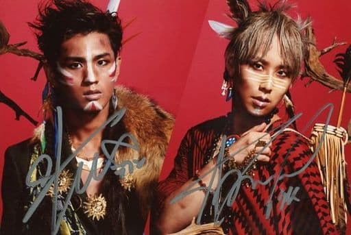 Code-V / U-sik (woosik) ・ Tae-hoon (taehoon) / with handwritten signature ・ Bust-up ・ Black ...