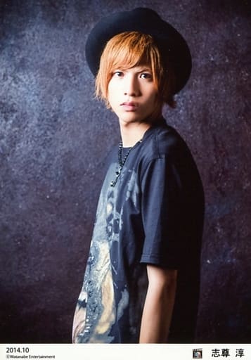 D2 / Jun Shison / Upper body / Costume Black / Hat / Both Hands Down ...