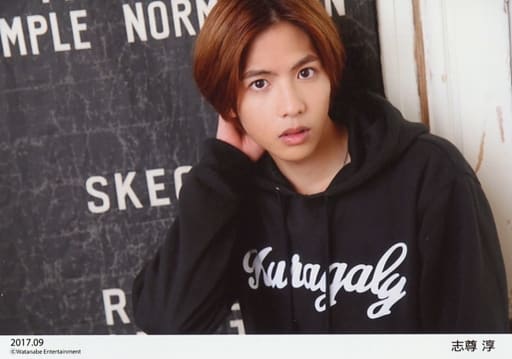 Official photo (male) / actor D2 / Jun Shison / Horizontal Type / Bust Up / Costume Black ...