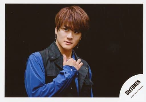 SixTONES / Shintaro Morimoto / Horizontal, Bust up, Costume Black. Blue, Right Hand Chest ...