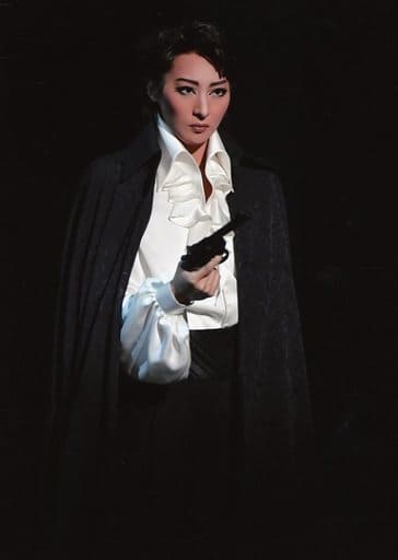 Takarazuka Revue (Tsukigumi) / Ryo Tamaki / Live Photo, Knee-Up, Costume Black. White, Right ...