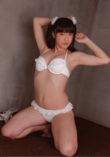 Official photo (female) / Junior idol Chie Yamanaka / Whole Body / Crouching / Swimsuit White ...
