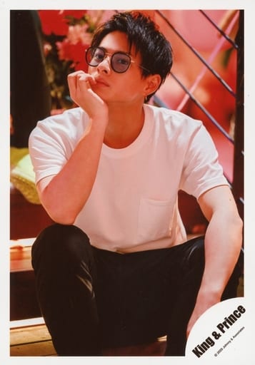 Official photo (Johnny's) / idol / King & Prince King & Sho Hirano / Knee-up, sitting, costume ...