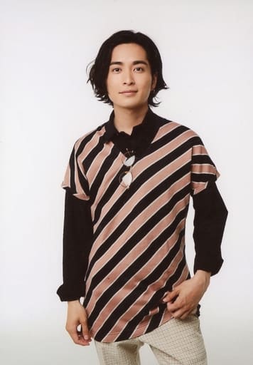 Yusuke Yata / Above the Knee / Beige / Black / Left Hand Waist / Chest ...