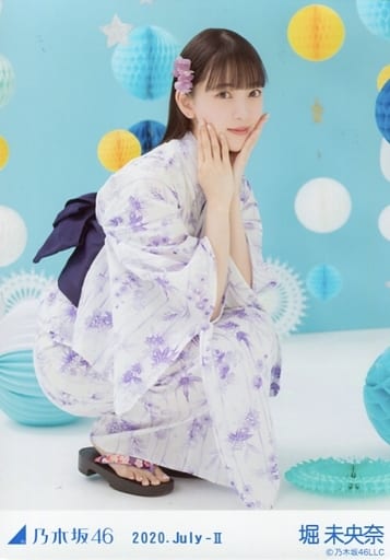 Official photo (Nogizaka46) / idol / Nogizaka46 Miona Hori / Whole body ...