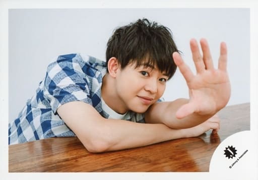 Hey! Say! JUMP / Daiki Arioka / Horizontal, Bust Up, Face Down, Costume Blue White, Check ...