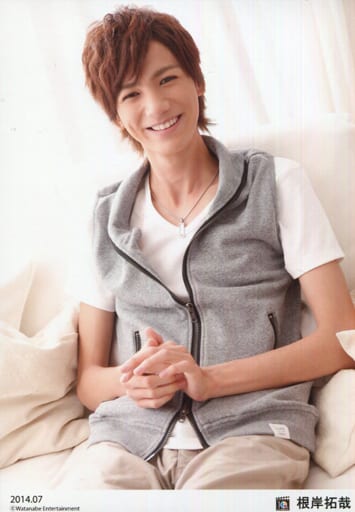 Official photo (male) / actor D-BOYS / Takuya Negishi / Above the Knees, Costume White / Grey ...