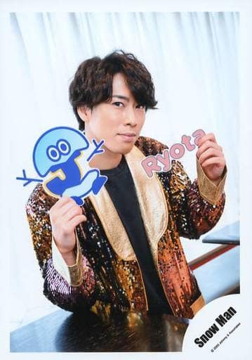 Official photo (Johnnys) / idol / Snow Man Snow Man / Ryota Miyadate / upper body / costume gold ...