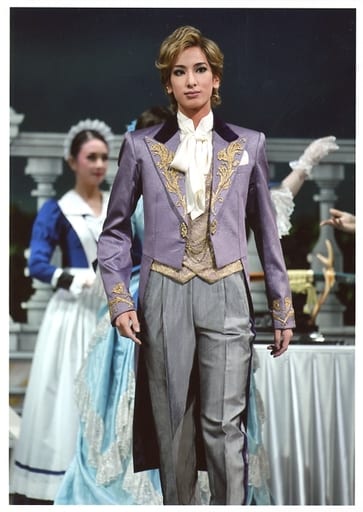 Official photo (female) / Takarazuka Revue (Hanagumi) / actress ...