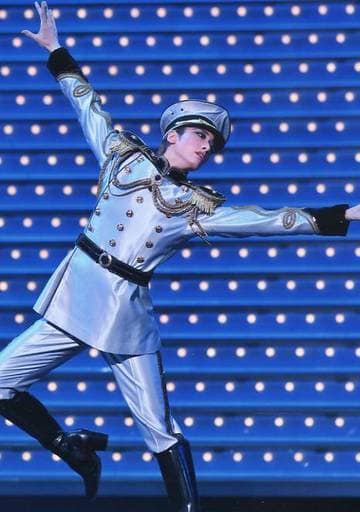 Takarazuka Revue (Flower Troupe) / Hikaru Yuzuka / Live Photo / Whole ...