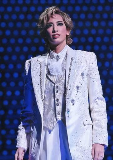 Official photo (female) / Takarazuka Revue (Hanagumi) / actress ...