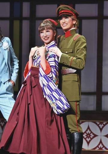Official photo (female) / Takarazuka Revue (Hanagumi) / actress ...