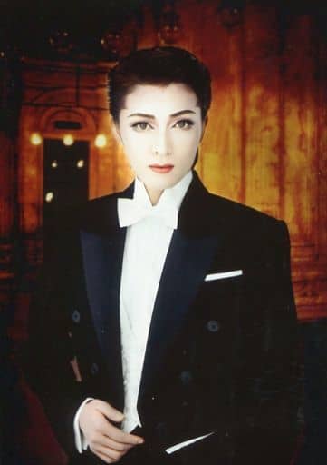 Official photo (female) / Takarazuka Revue (star group) / actress Takarazuka Revue (Hoshigumi ...