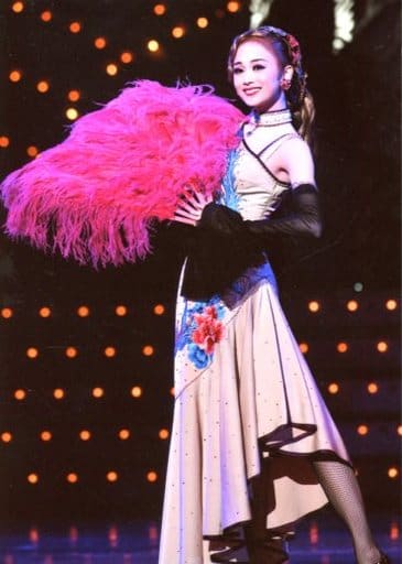 Official photo (female) / Takarazuka Revue (star group) / actress Takarazuka Revue (Star Troupe ...
