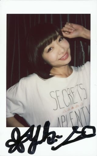 Official photo (female) / Gravure idol ☆ Yuki Suzuki / with handwritten signature / DVDs ...