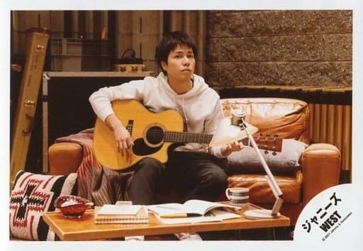 Official photo (Johnnys) / idol / Johnny's West Johnny's West / Daiki Shigeoka / Yokozuna / Knee ...