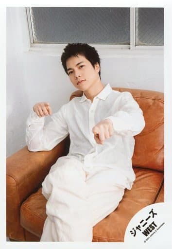 Official photo (Johnnys) / idol / Johnny's West Johnny's West / Daiki Shigeoka / above knee ...