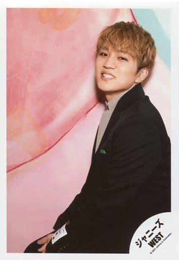 Official photo (Johnnys) / idol / Johnny's West Johnny's West / Tomohiro Kamiyama / above knee ...