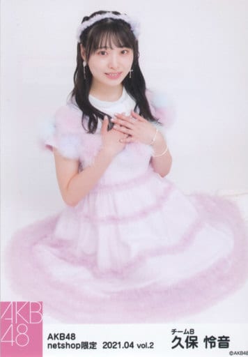 Official photo (AKB48, SKE48) / idol / AKB48 Satone Kubo / whole body / sitting / AKB48 April ...