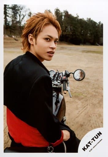 KAT TUN / Tatsuya Ueda / Above Knee / Single "Roar" Solo MV off-shot ...