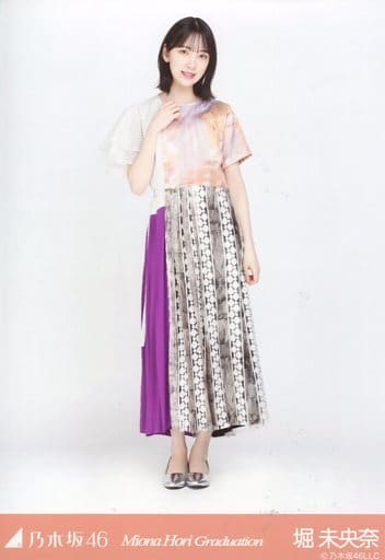 Official photo (Nogizaka46) / idol / Nogizaka46 Miona Hori / Whole Body ...