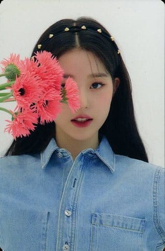 Collection card (female) / "ONLINE CONCERT ONE, THE STORY" trading card ...