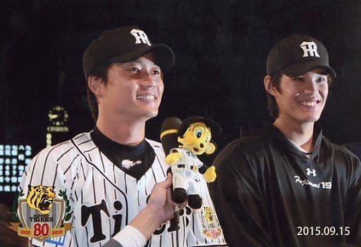 Official photo (male) / Professional baseball player Hanshin Tigers / Ryota Arai / Live Photo ...