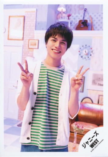 Official photo (Johnnys) / idol / Johnny's West Johnny's West / Daiki Shigeoka / Upper body ...