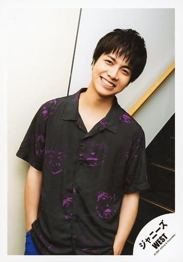 Official photo (Johnnys) / idol / Johnny's West Johnny's West / Daiki Shigeoka / Upper body ...