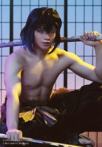 Official photo (male) / actor Yugo Sato (Hashibira Inosuke) / Whole ...