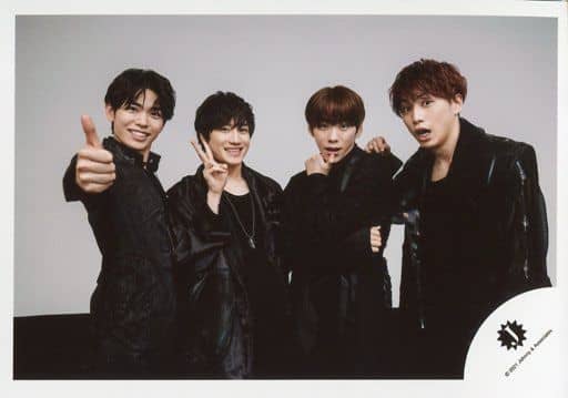 IMPACTors / Gather (4 persons) / Horizontal ・ Above the knees / "Toraka ...