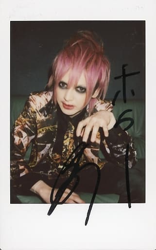 Official photo (Male) / visual kei band / BugLug ☆ BugLug / Issei ...
