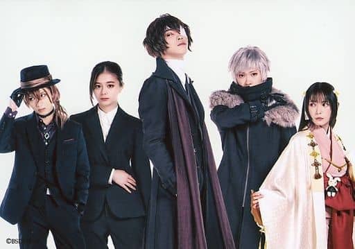 Official photo (male) / actor Group (5 persons) / Horizontal, Above the Knees, Character Shoot ...