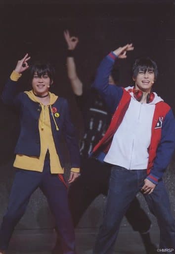 Akira Takano (Ichiro Yamada), Ryunosuke Nagashima (Saburo Yamada) / Live Photo, Knee-Up ...